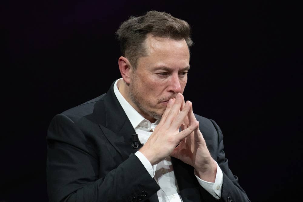Elon Musk Deletes Tweet Offering Voters $1 Million After Legal Scrutiny ...