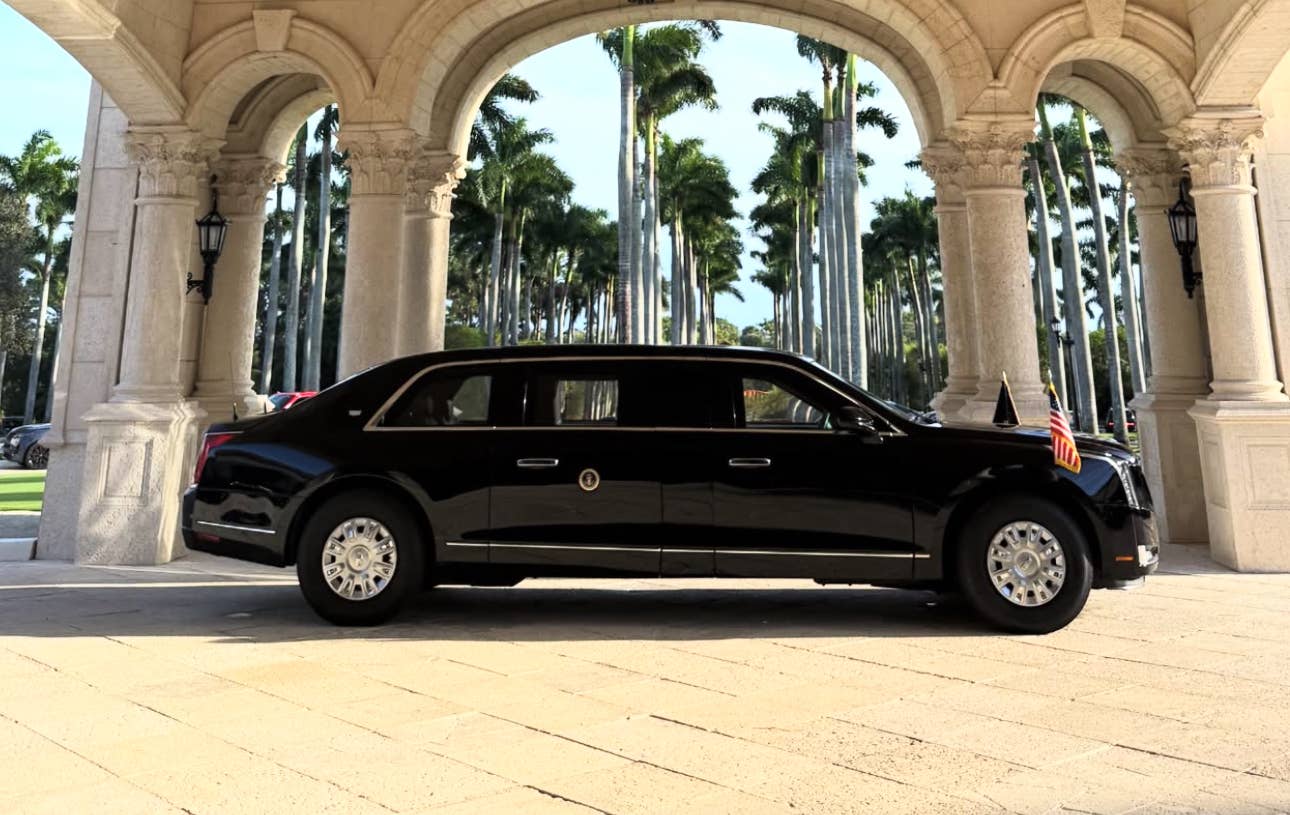 Graduates Greet Trump Motorcade With Middle Fingers on Way to Golf Club ...