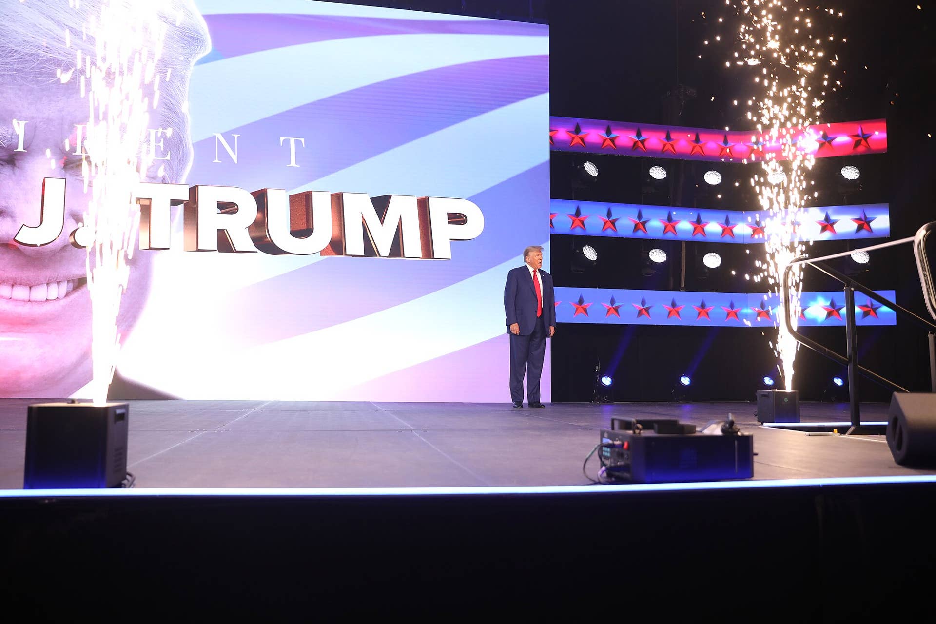 Trump Brags of 26' x 60' LED Panel Video Wall for RNC Convention ...