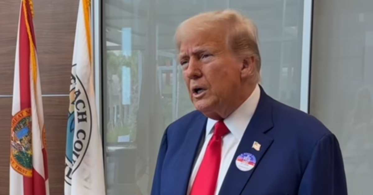 Trump Evades Reporter Confronting His Debunked Kamala Harris AI Crowd ...