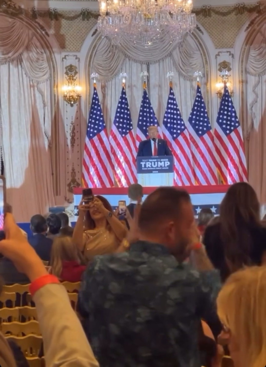Empty Seats, Mar-a-Lago Guests Ignoring Trump During Speech ...