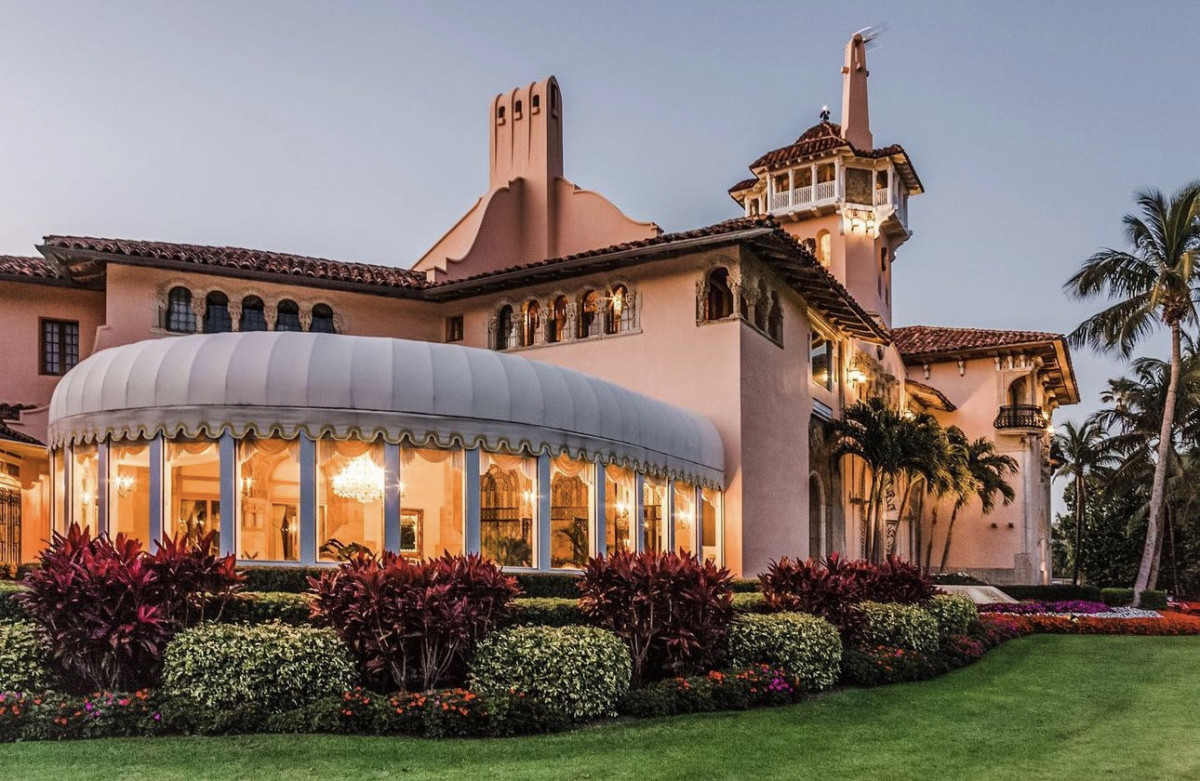 After Unveiling Tariff Plan, Trump Will Abandon White House Early Today ...