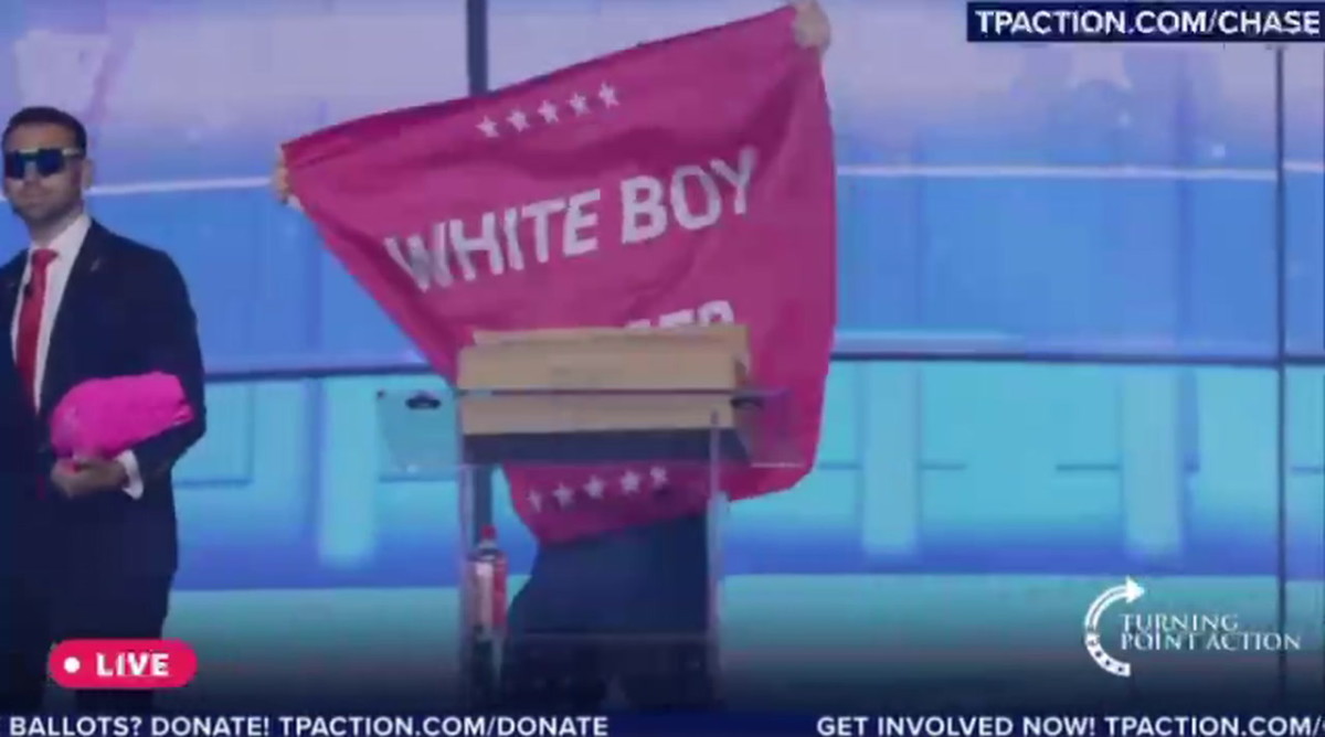"White Boy Summer" Flag Unfurled on Stage at Trump's Detroit Rally ...