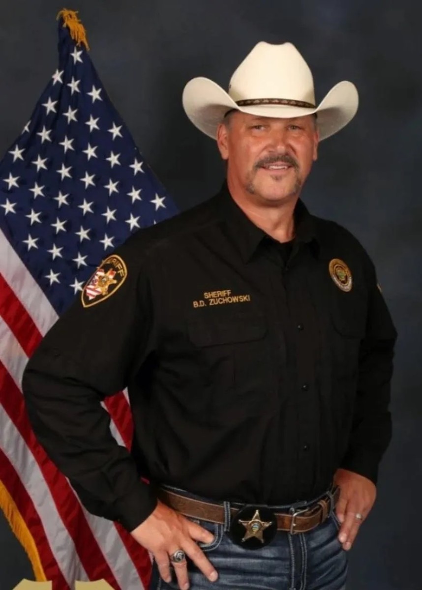 Ohio Sheriff Asks Residents to Track Homes With Harris Lawn Signs ...