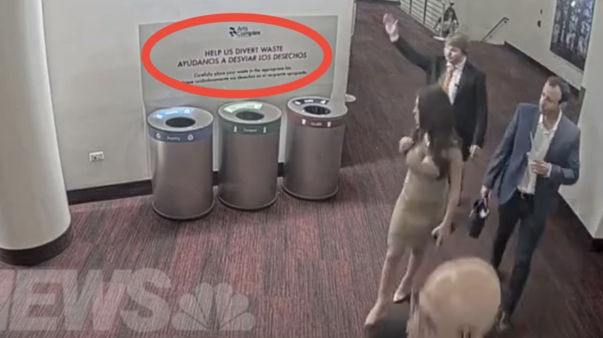 Video: Lauren Boebert Kicked Out of Beetlejuice Musical in Denver ...