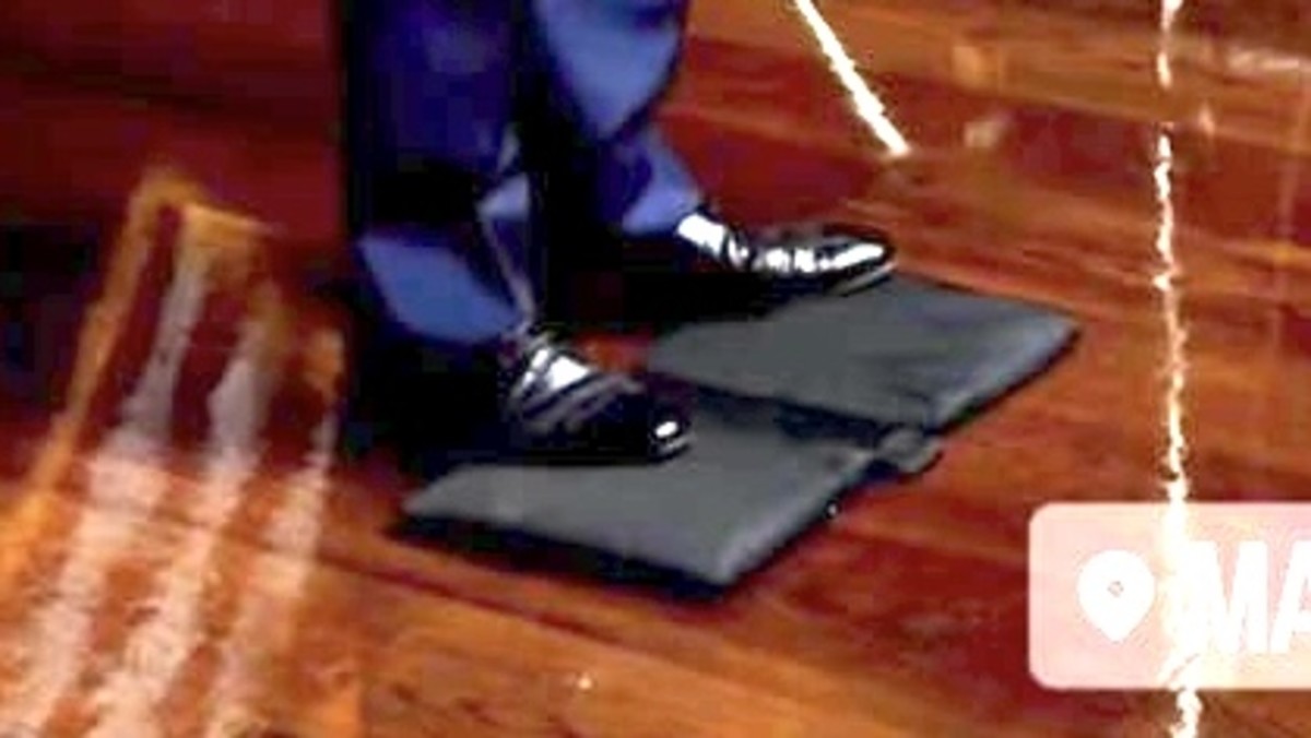 Twitter Reacts to Viral Photo of “Trump Toe Pads” - MeidasTouch News