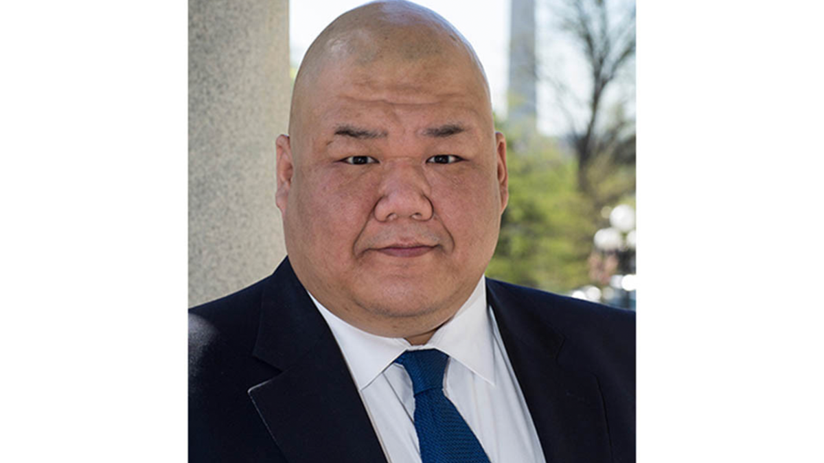 Trump Spokesman Kicked Out of Courtroom After Phone Alarm Sounds ...