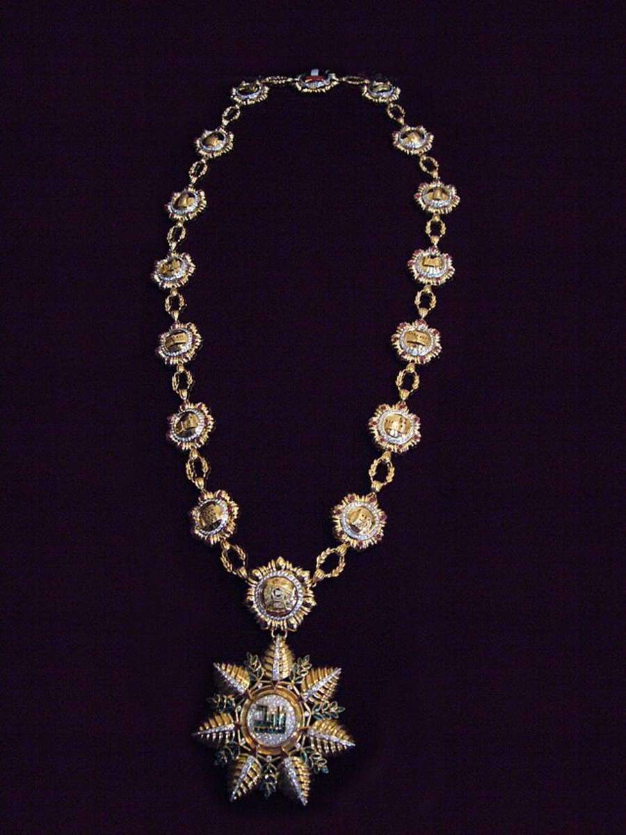 Trump Receives Lavish Gold Necklace Set from Middle East Leader Amid ...