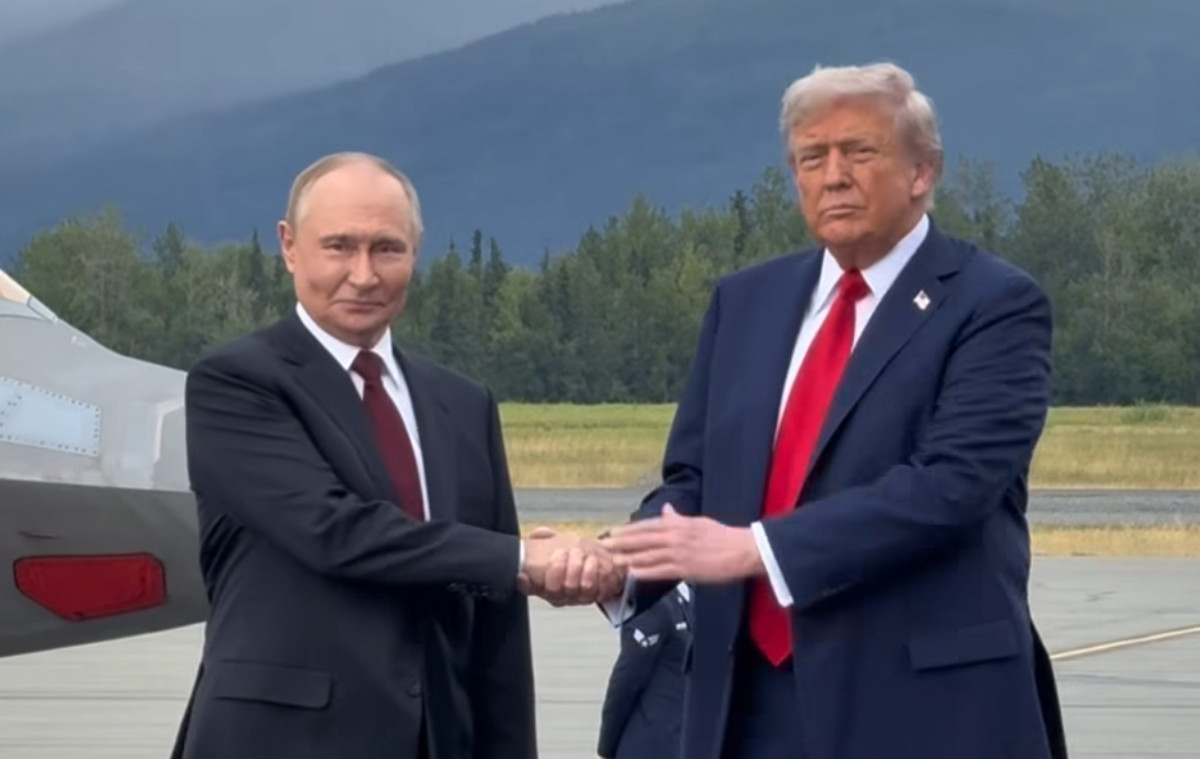 Donald Trump Invites Vladimir Putin to Join his 'Board of Peace ...